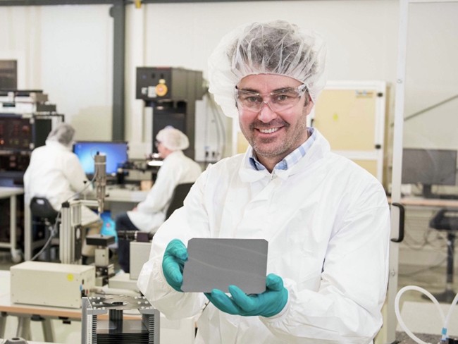 Light People: Prof. Henry Snaith’s (FRS) perovskite optoelectronics ...