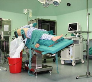 Percutaneous nephrolithotomy in semisupine position: a modified ...