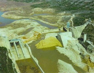 Hydraulic failures of earthen dams and embankments | SpringerLink