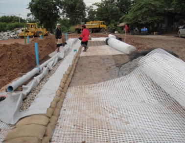 The use of polymeric and metallic geogrid on a full-scale MSE wall ...