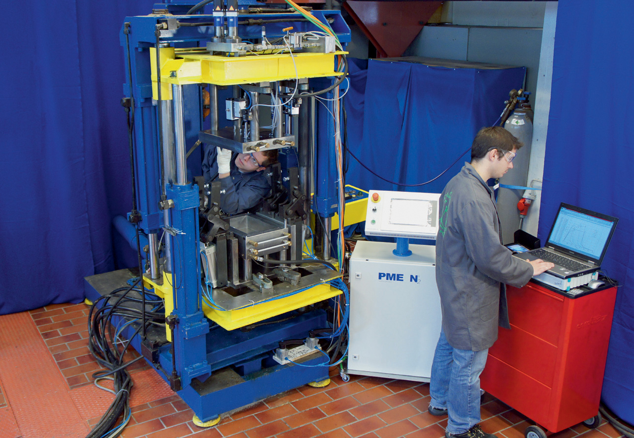 Neues Schäumverfahren mit CO2 als Treibmittel für PUR-Formteile ...