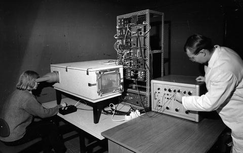 Tachistoscopic Viewing and Dichotic Listening | SpringerLink